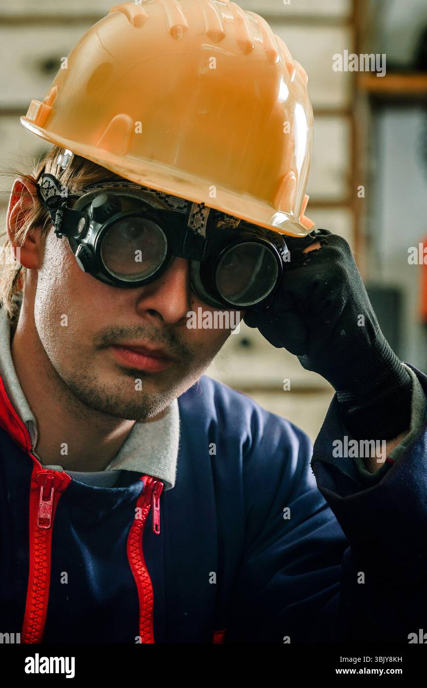 Hard hat gloves goggles hi-res stock photography and images - Alamy