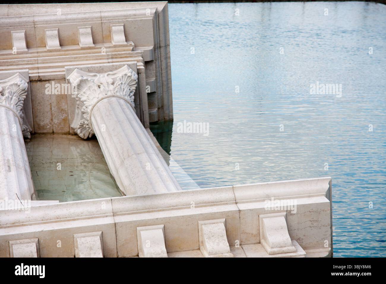 roman monument sunk in water Stock Photo - Alamy