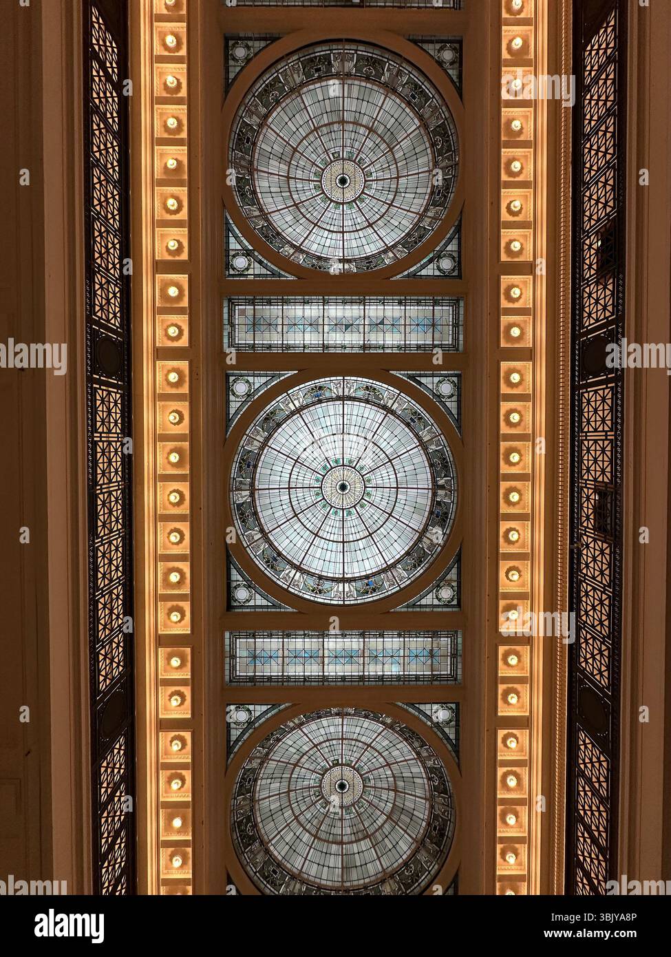 Three glass shapes hi-res stock photography and images - Alamy