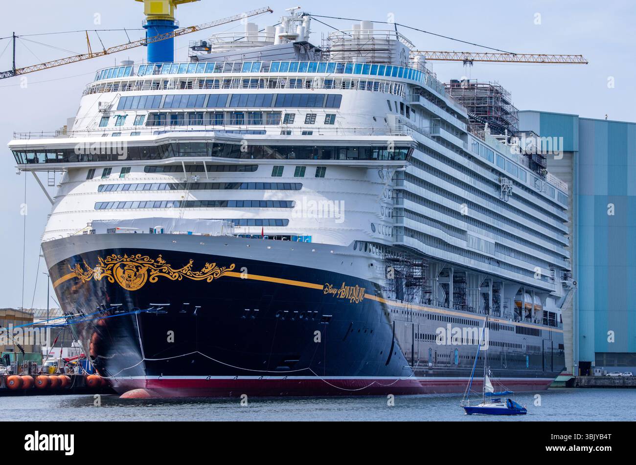 17 June 2025, Mecklenburg-Western Pomerania, Wismar: A sailing boat ...