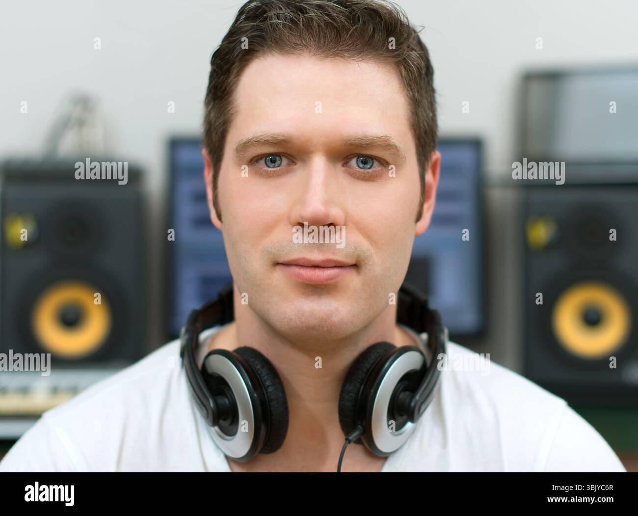 Recording sound in home studio hi-res stock photography and images - Alamy