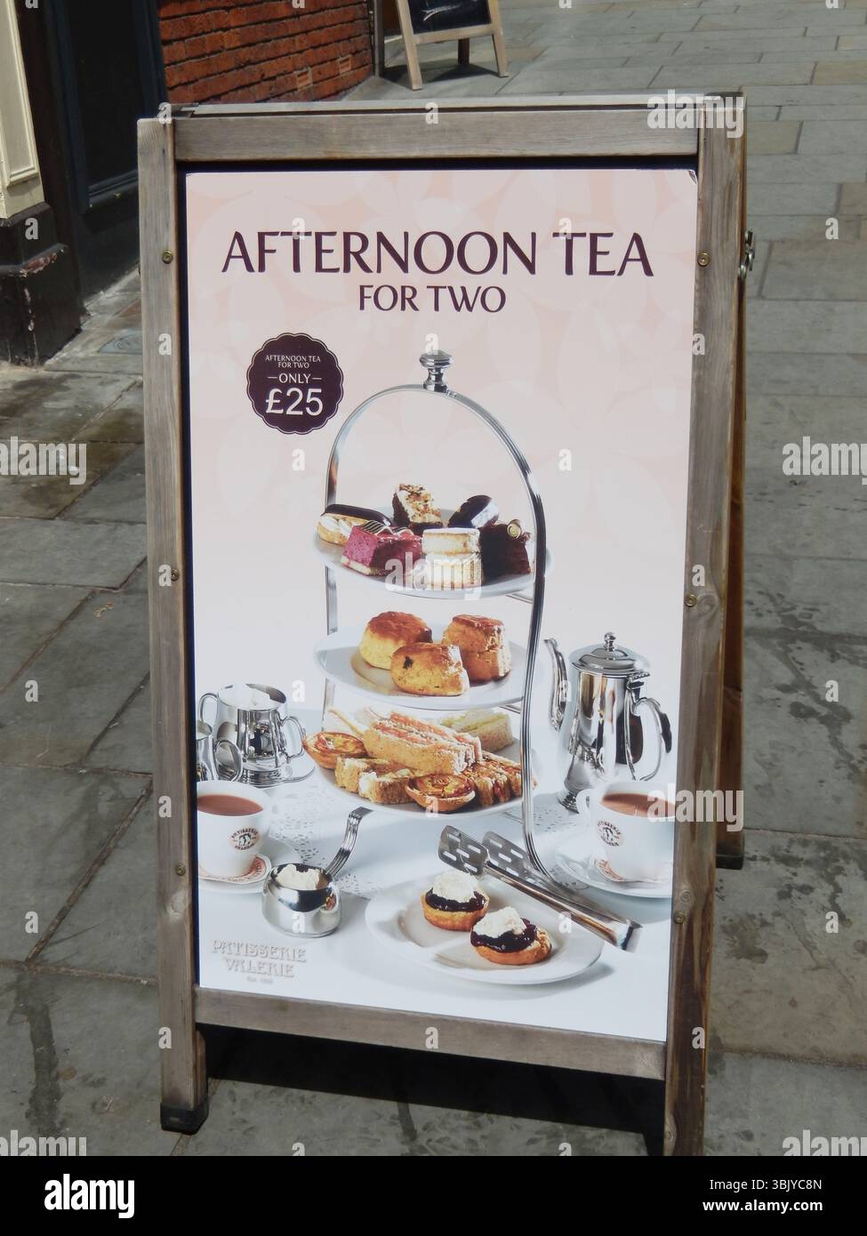 Elegant advertisement featuring hi-res stock photography and images - Alamy