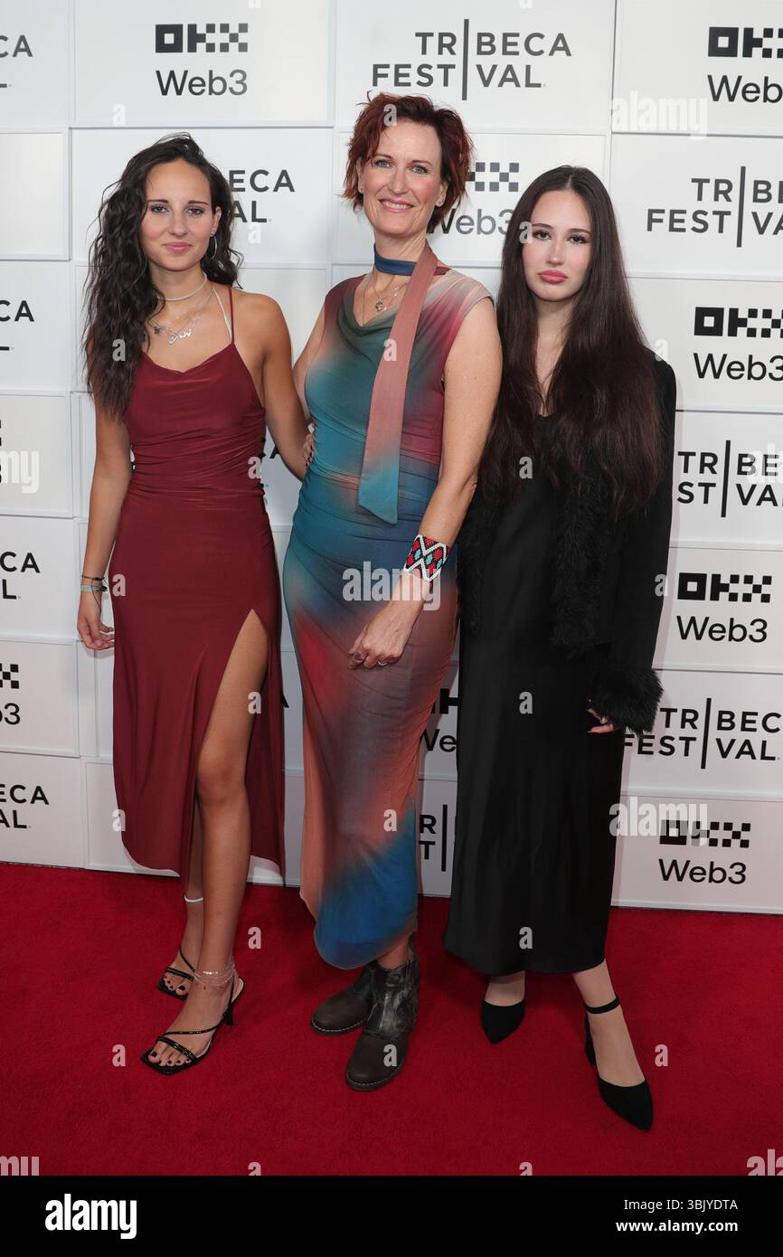 NEW YORK, NEW YORK - JUNE 14: (L-R) Maya Ladkani, Anita Ladkani and ...