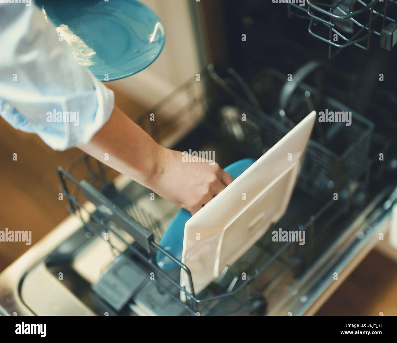 Woman loading dishwasher hi-res stock photography and images - Alamy
