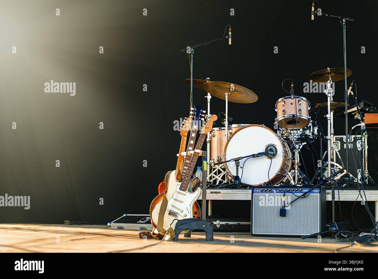 Percussion on stage concert hi-res stock photography and images - Alamy