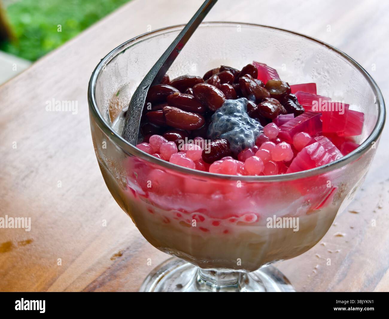 Shaved ice with sweetened red beans hi-res stock photography and images ...