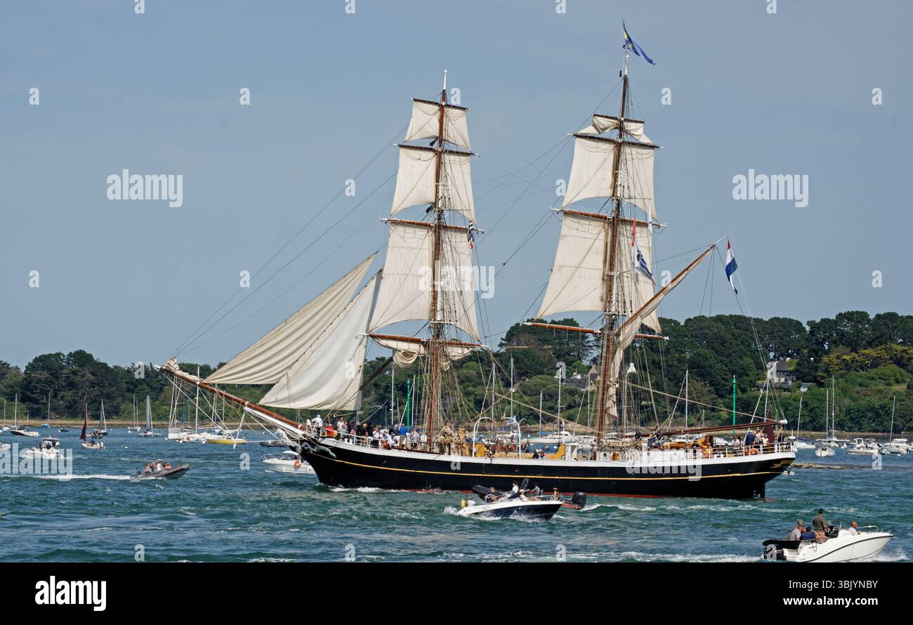 The Morgenster, two-masted brig (1919), Gulf of Morbihan Week (Brittany ...