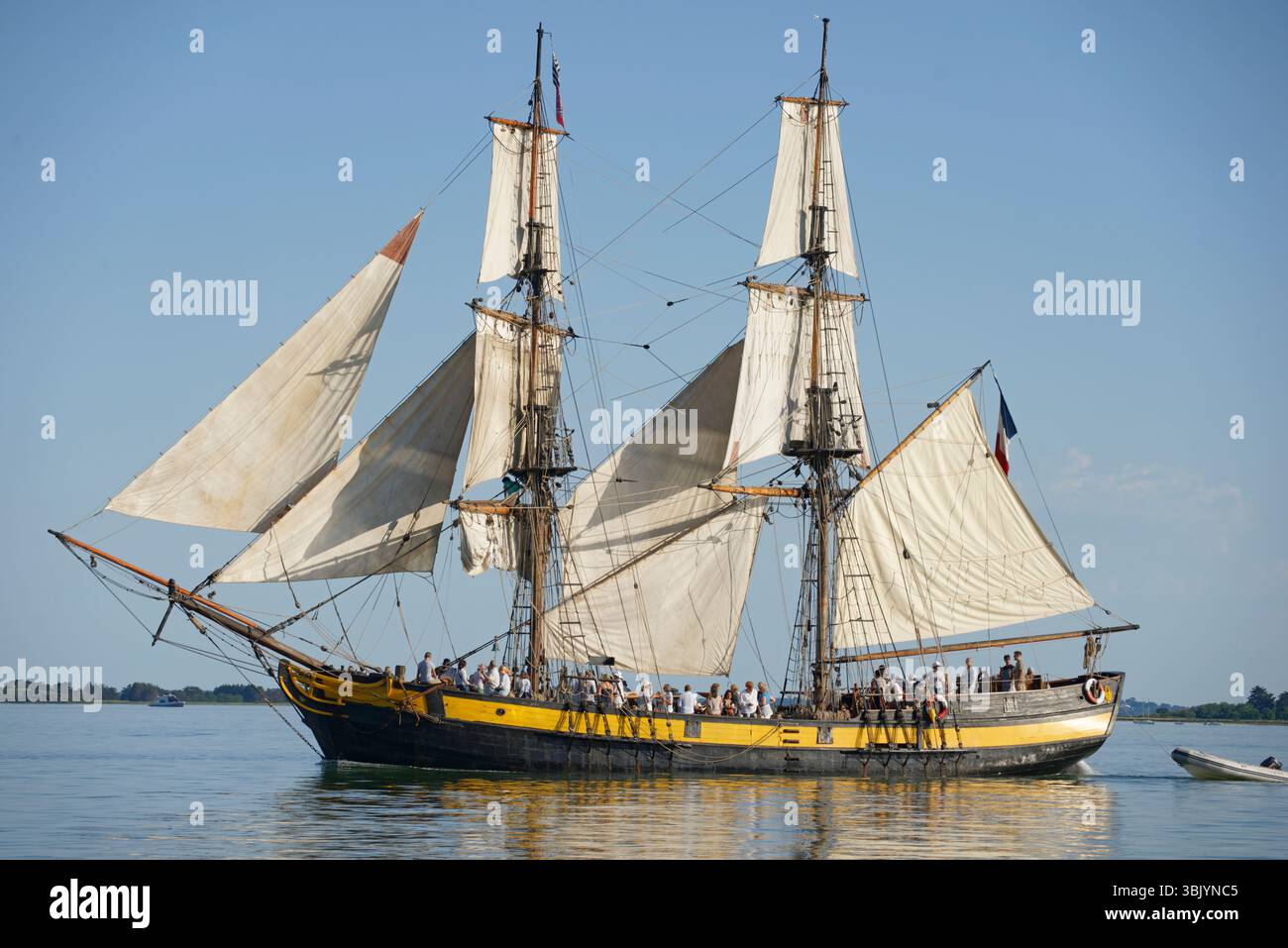 Phoenix : a brig-rigged vessel, a schooner (Denmark in 1929), Roguédas ...