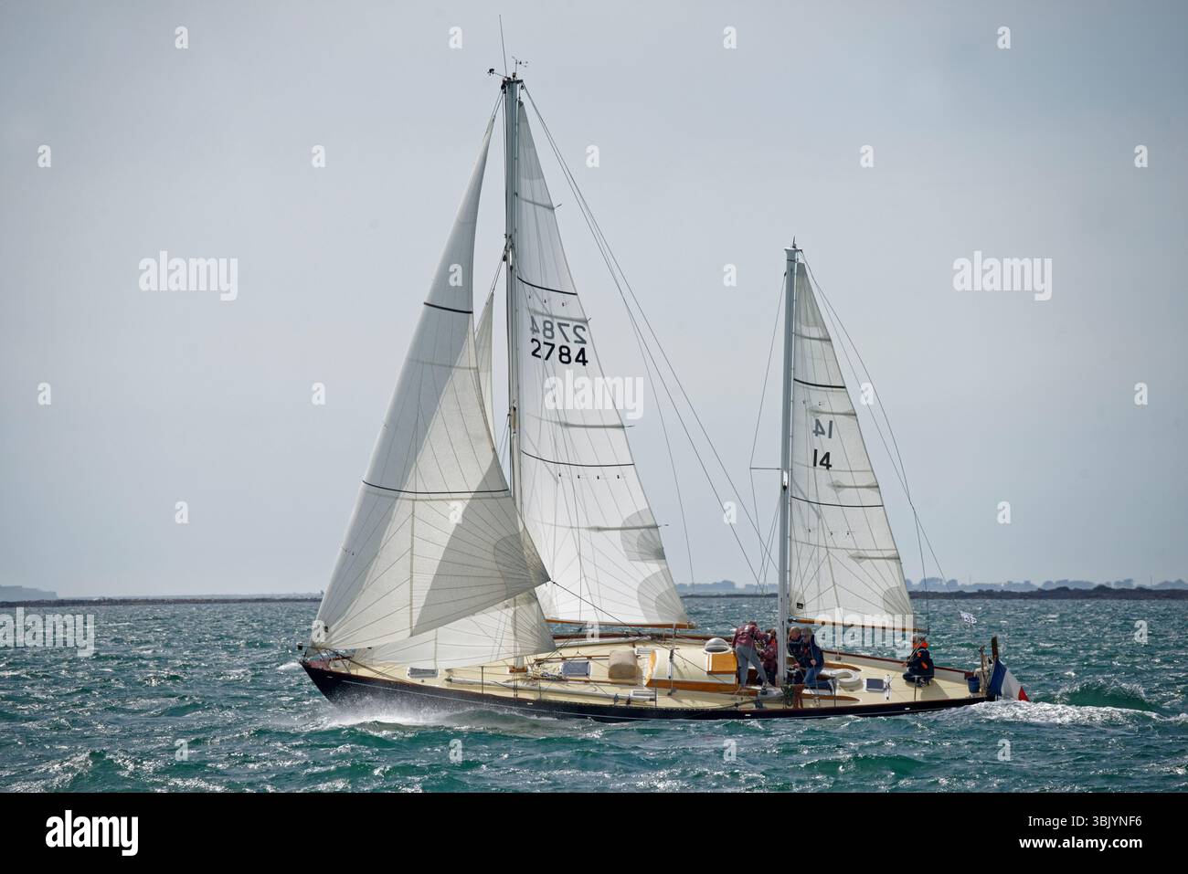 Pen Duick II: a Marconi-rigged yawl (or ketch), a sailing yacht ...