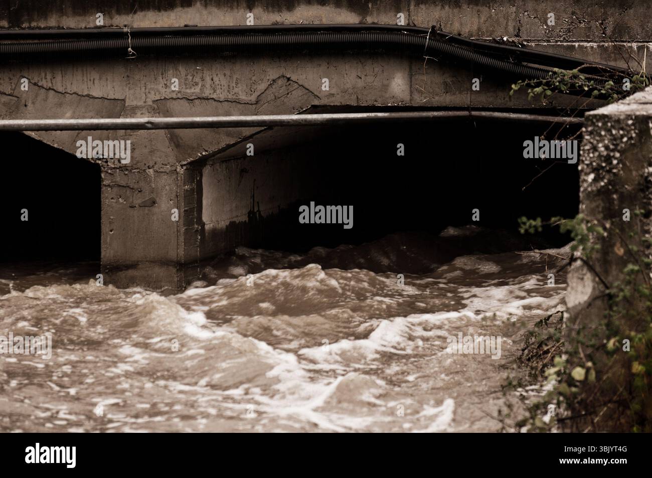 Canal disaster hi-res stock photography and images - Alamy