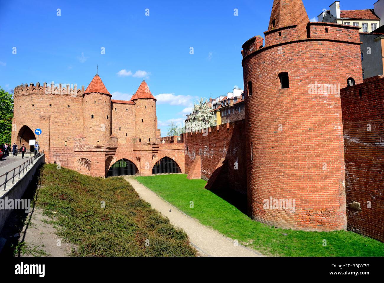 Barbacan gate hi-res stock photography and images - Alamy
