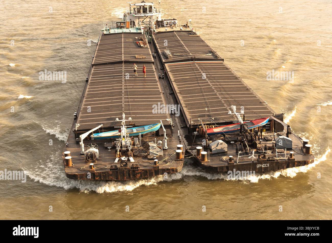 Tanker large black metal cargo hi-res stock photography and images - Alamy