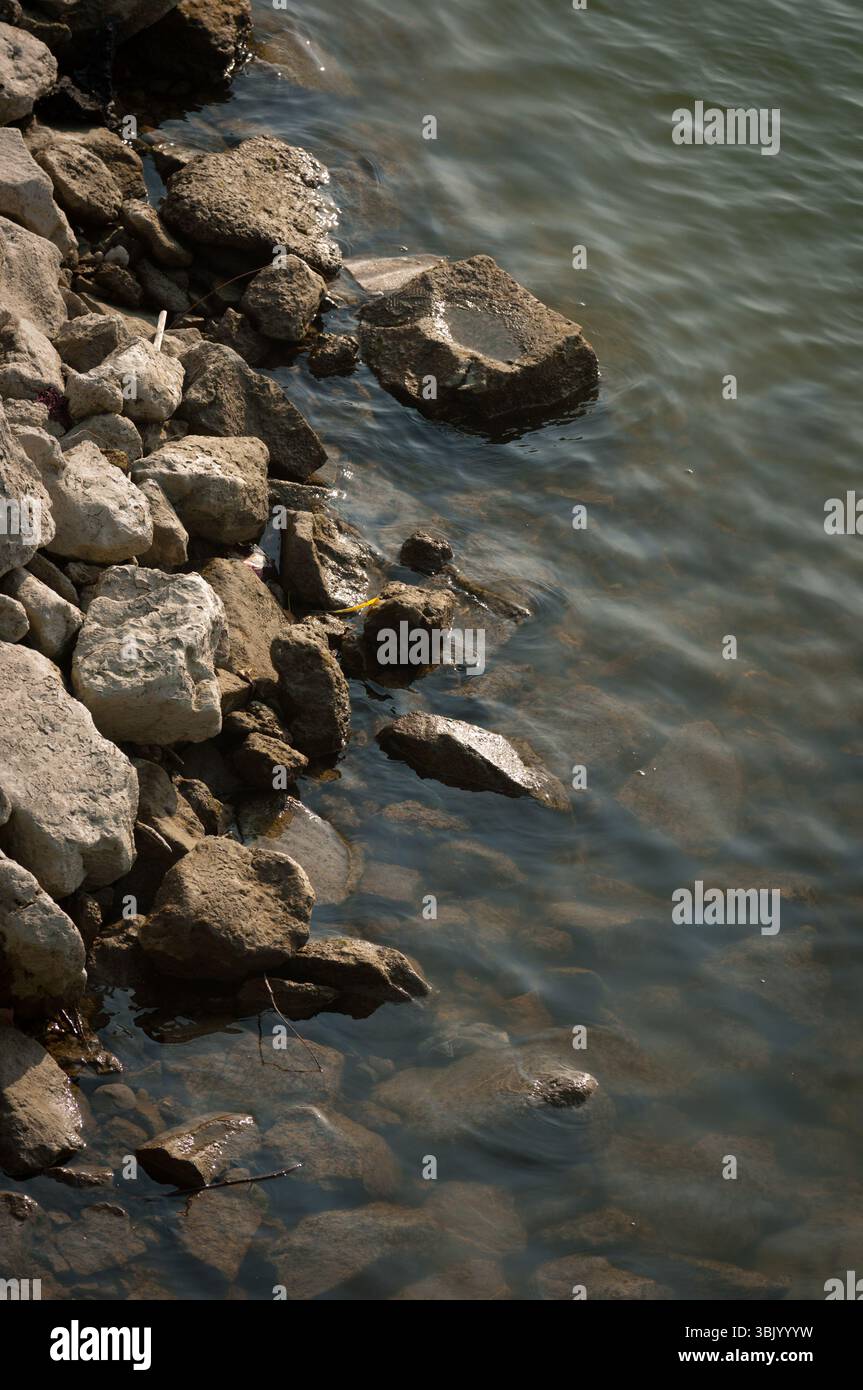 The shore of rocks hi-res stock photography and images - Alamy
