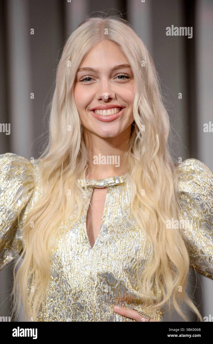 Daniela beim Photocall mit den Finalistinnen und Finalisten der 20 ...