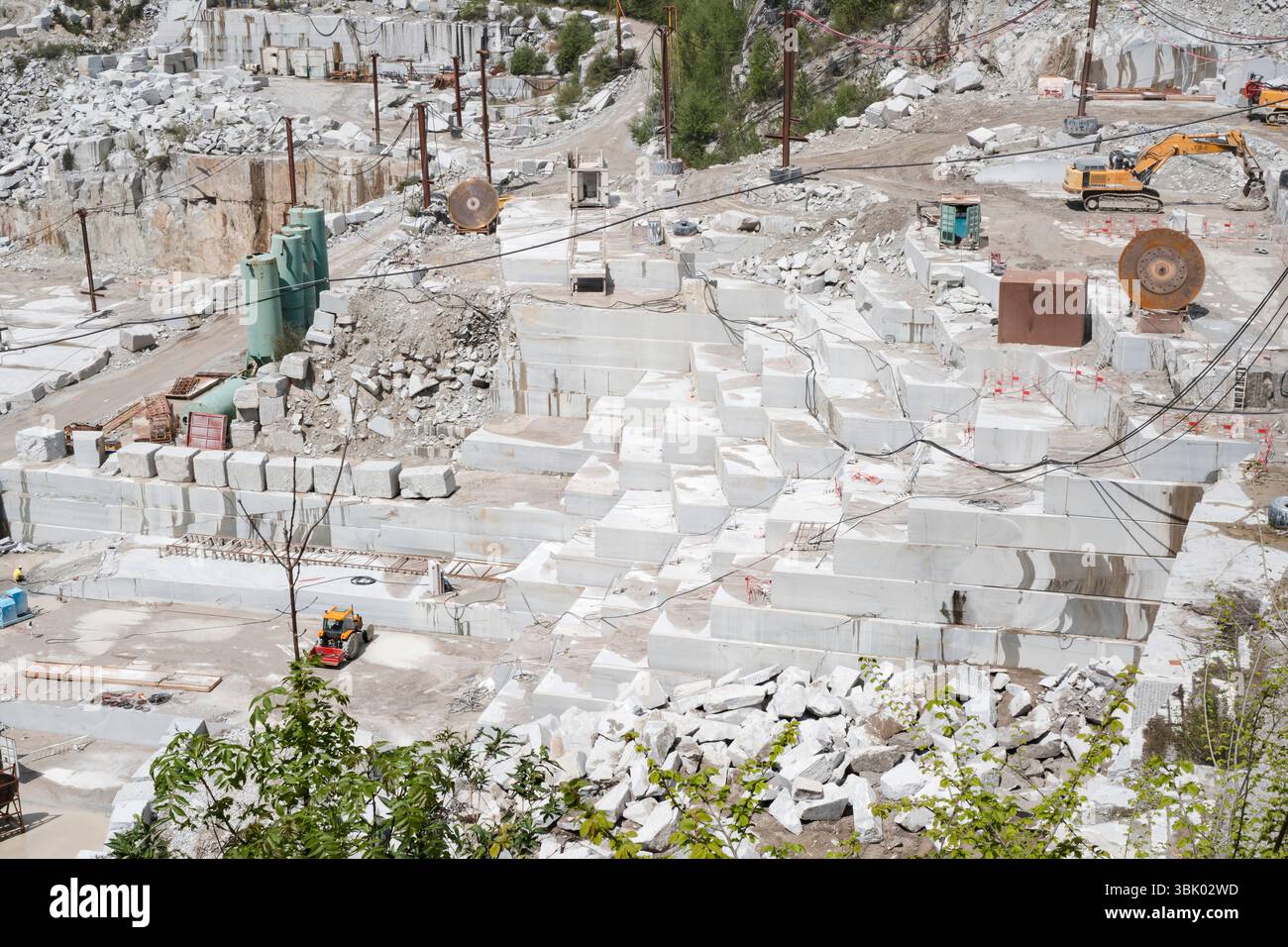 The Plo quarry, Europe s largest granite quarry. Balance/Unbalance. An ...