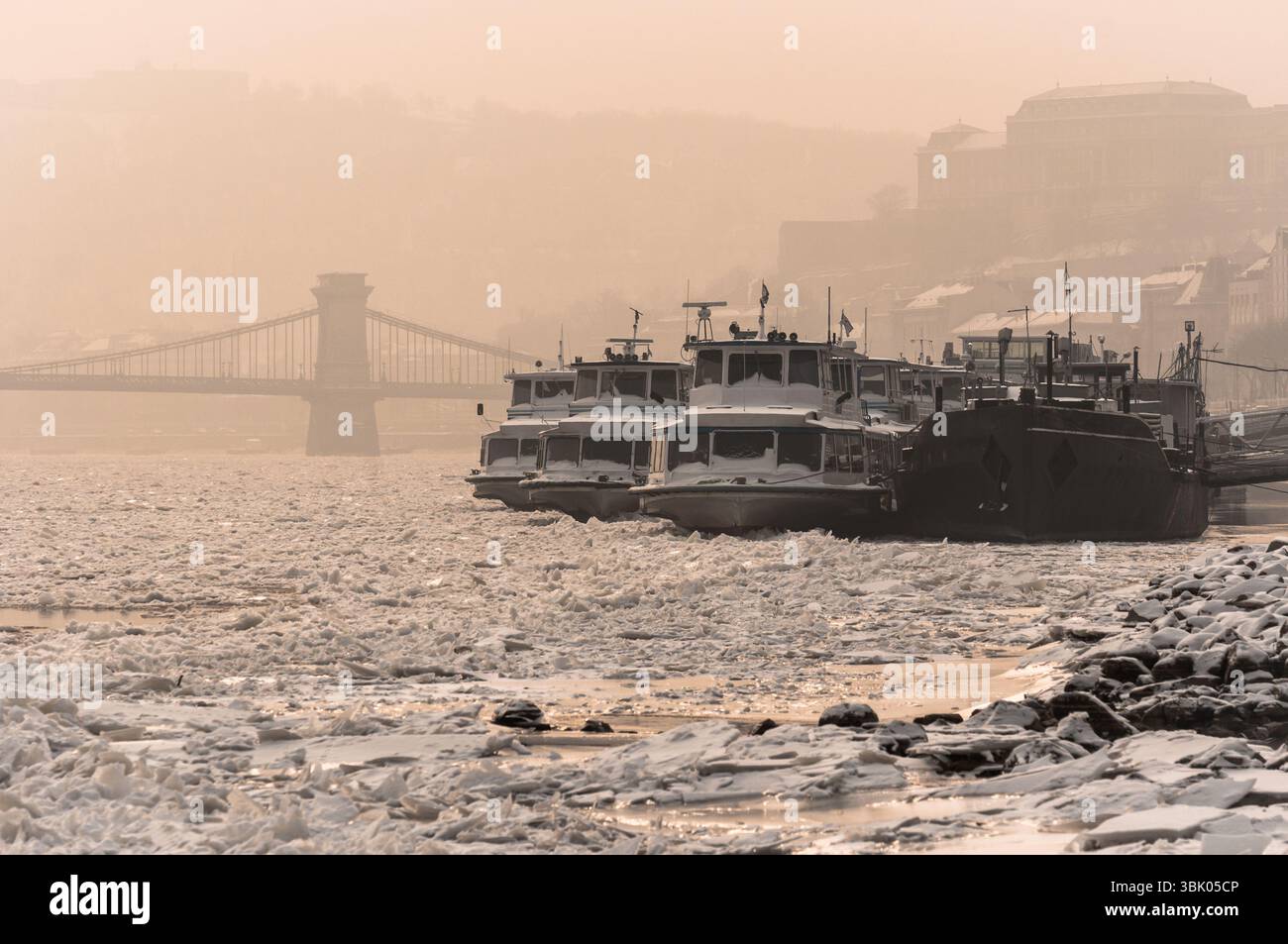 Risk to boats hi-res stock photography and images - Alamy