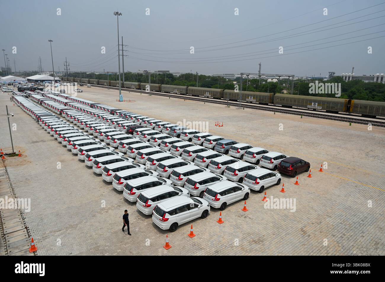 GURUGRAM, INDIA - JUNE 17: New cars parked at automobile in-plant ...