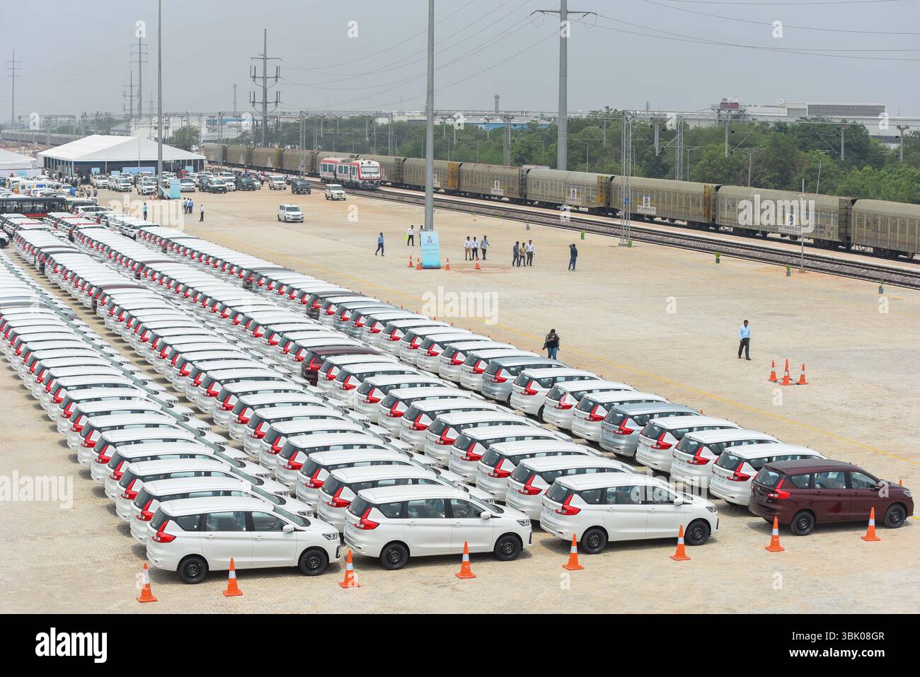 GURUGRAM, INDIA - JUNE 17: New cars parked at automobile in-plant ...