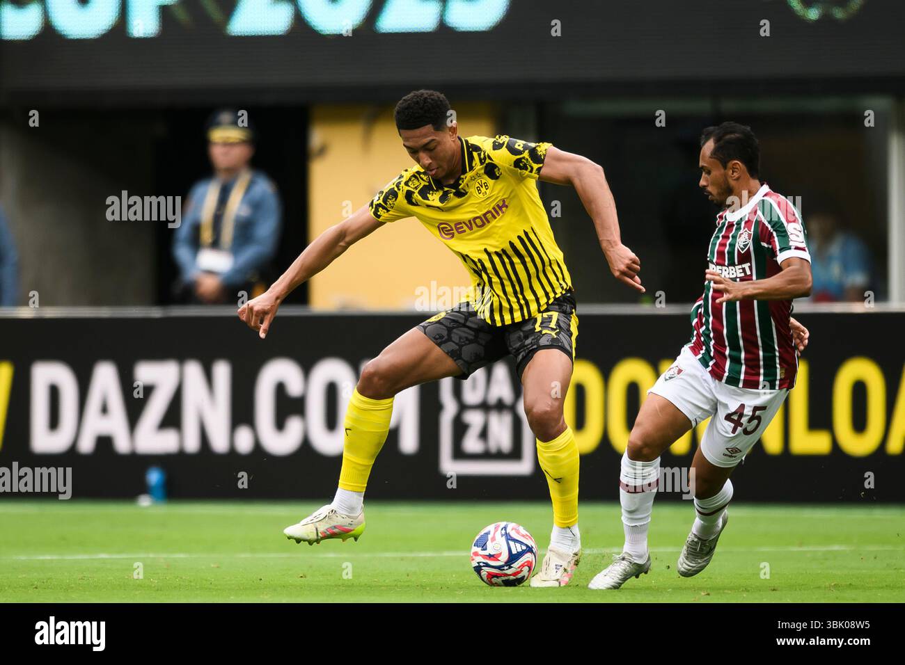 East Rutherford, New Jersey, USA. 17th June, 2025. Jobe Bellingham of ...