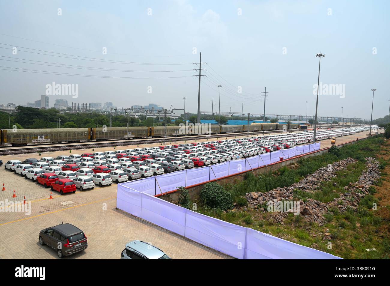 GURUGRAM, INDIA - JUNE 17: New cars parked at automobile in-plant ...