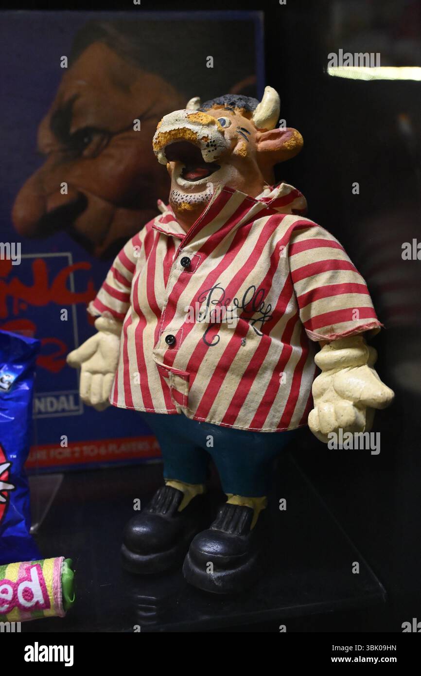 Bully mascot from the British TV show Bullseye - Museum of Brands ...