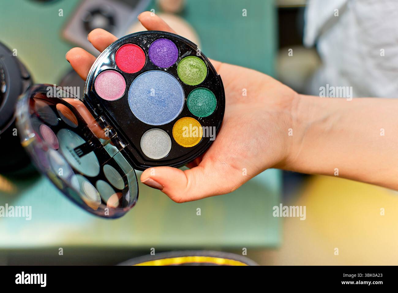 Compact makeup palette used by an makeup artist closeup Stock Photo - Alamy