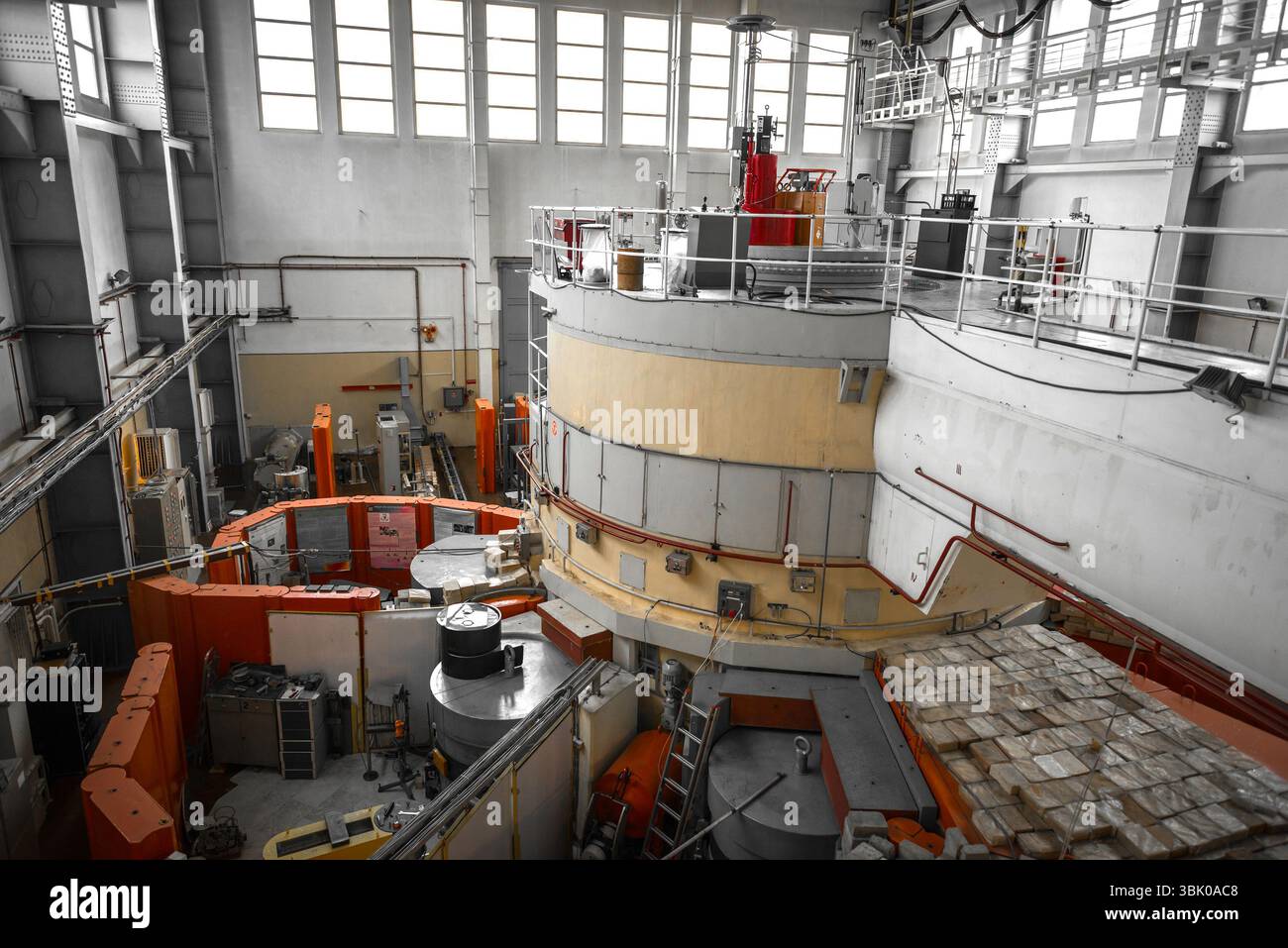 Nuclear reactor in a science institute indoors Stock Photo - Alamy