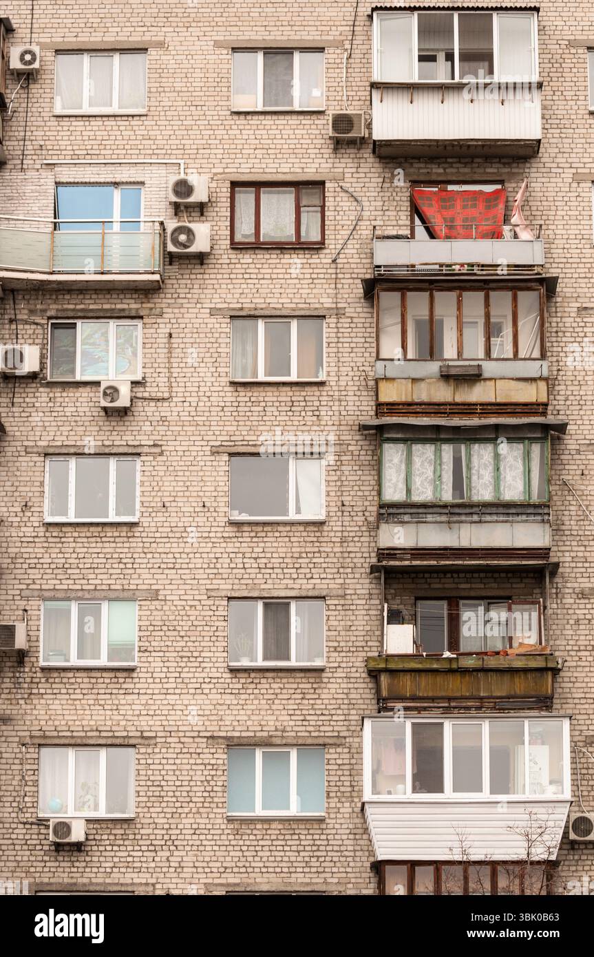 Old architectural apartment building hi-res stock photography and ...