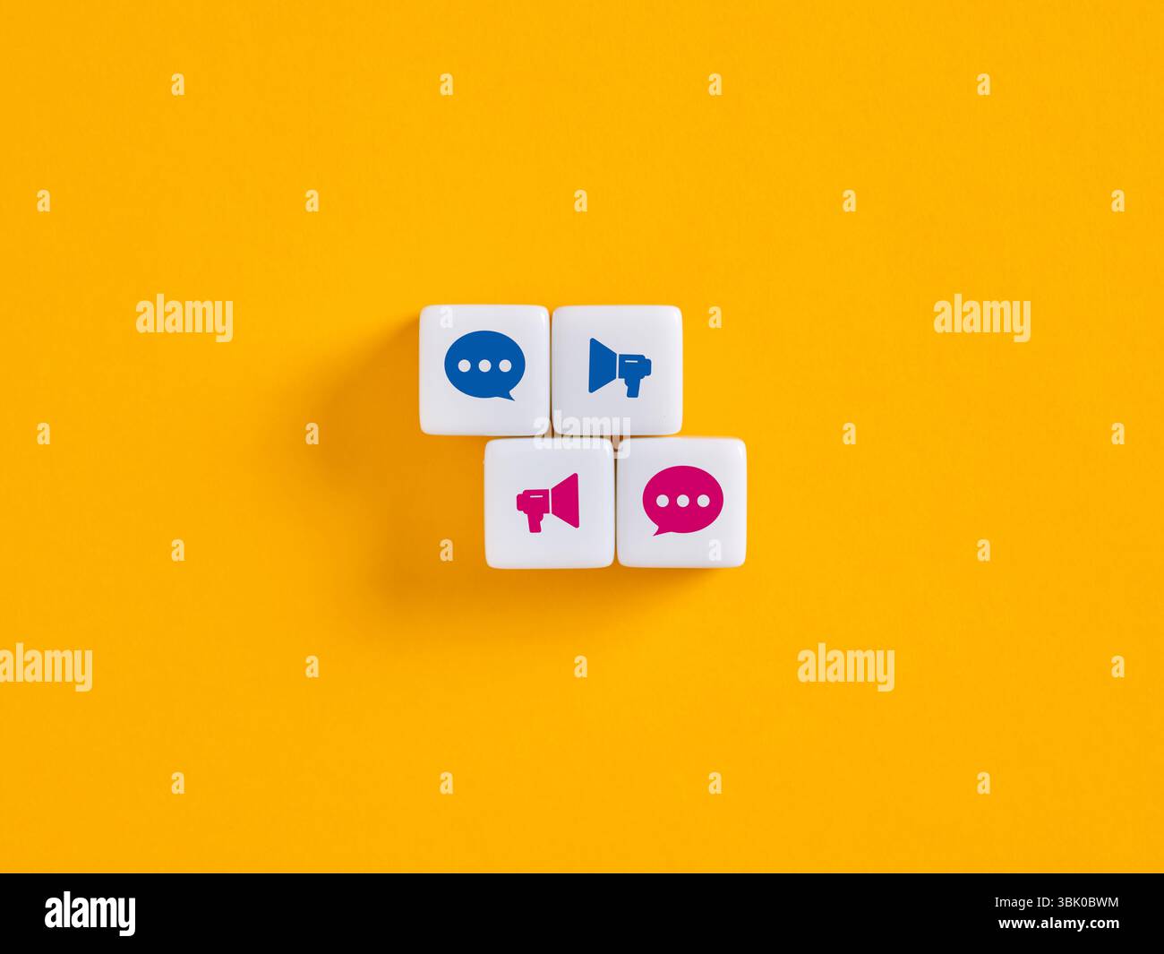 Different messages in social hi-res stock photography and images - Alamy