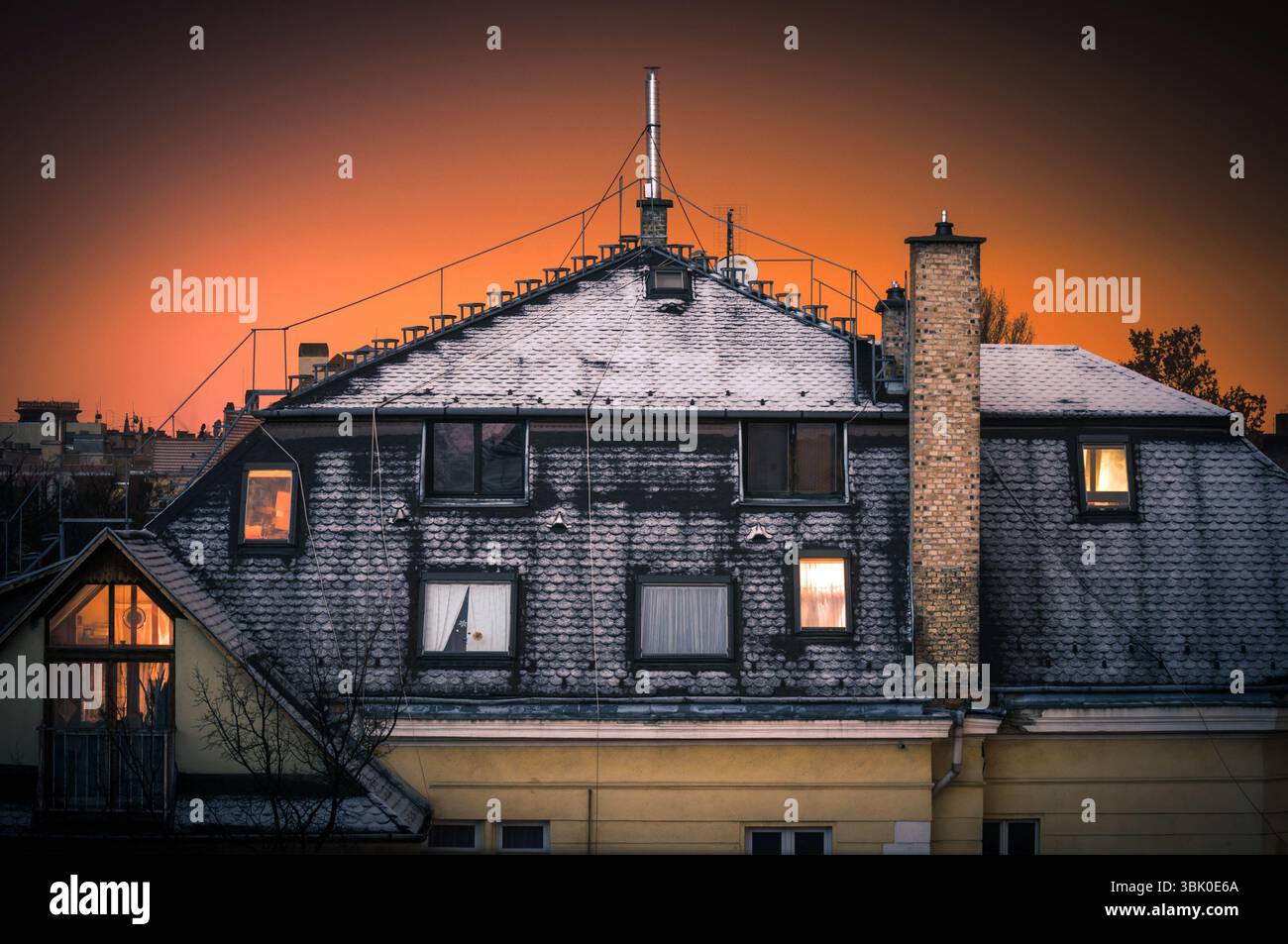 Old house snow covering hi-res stock photography and images - Alamy