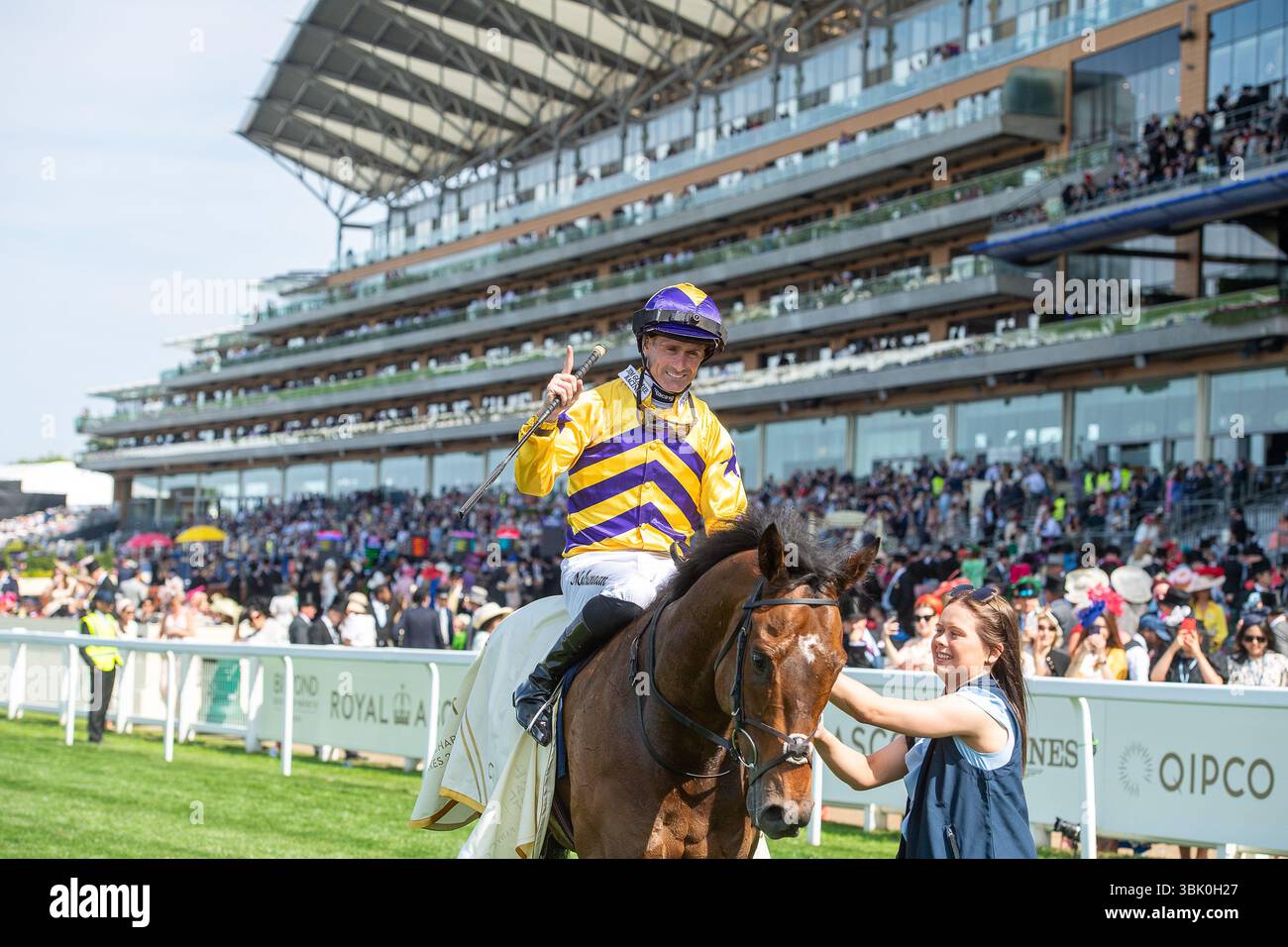 Ascot, Berkshire, UK. 17th June, 2025. Horse AMERICAN AFFAIR ridden by ...