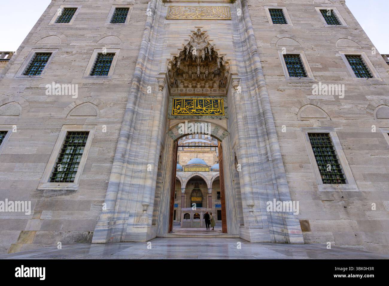 The interior of the Sultan Suleymaniye Mosque. Religion Stock Photo - Alamy