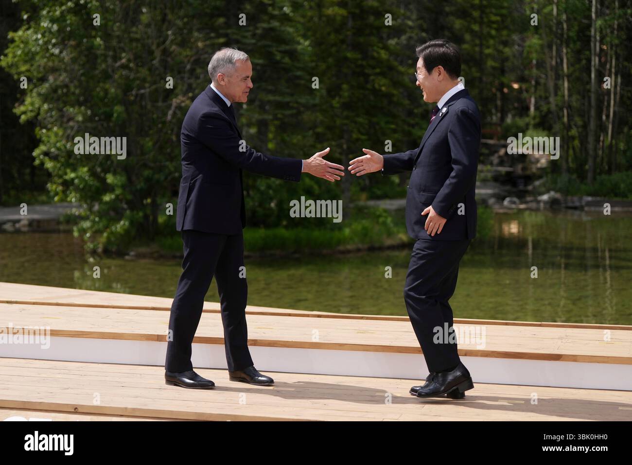 Canadian Prime Minister Mark Carney welcomes South Korean President Lee ...