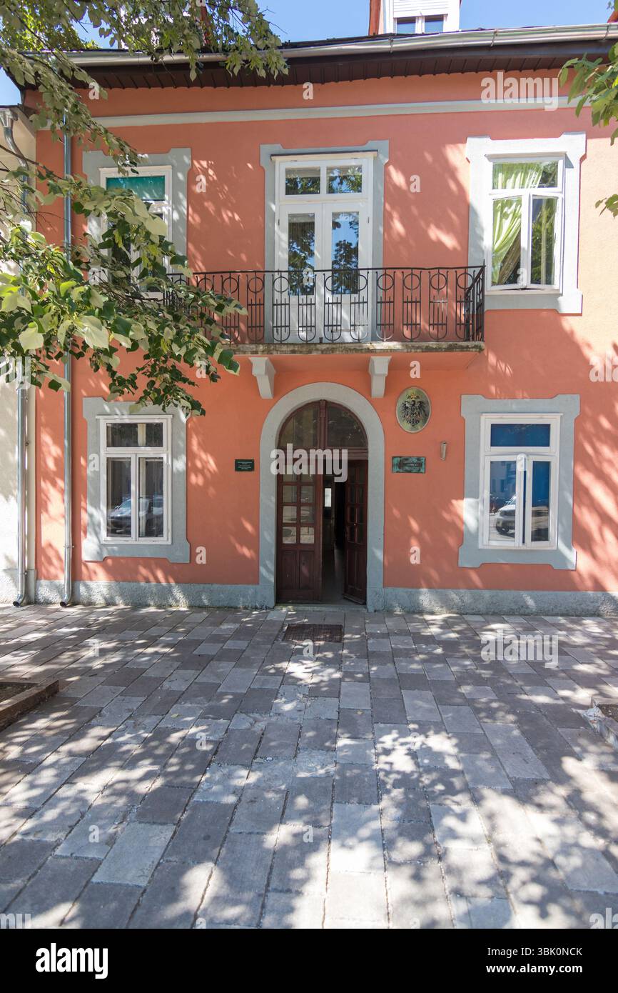 Peach stucco exterior hi-res stock photography and images - Alamy