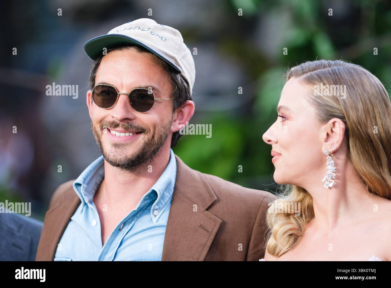 London, UK. 17th June, 2025. Jonathan Bailey and Scarlett Johansson ...
