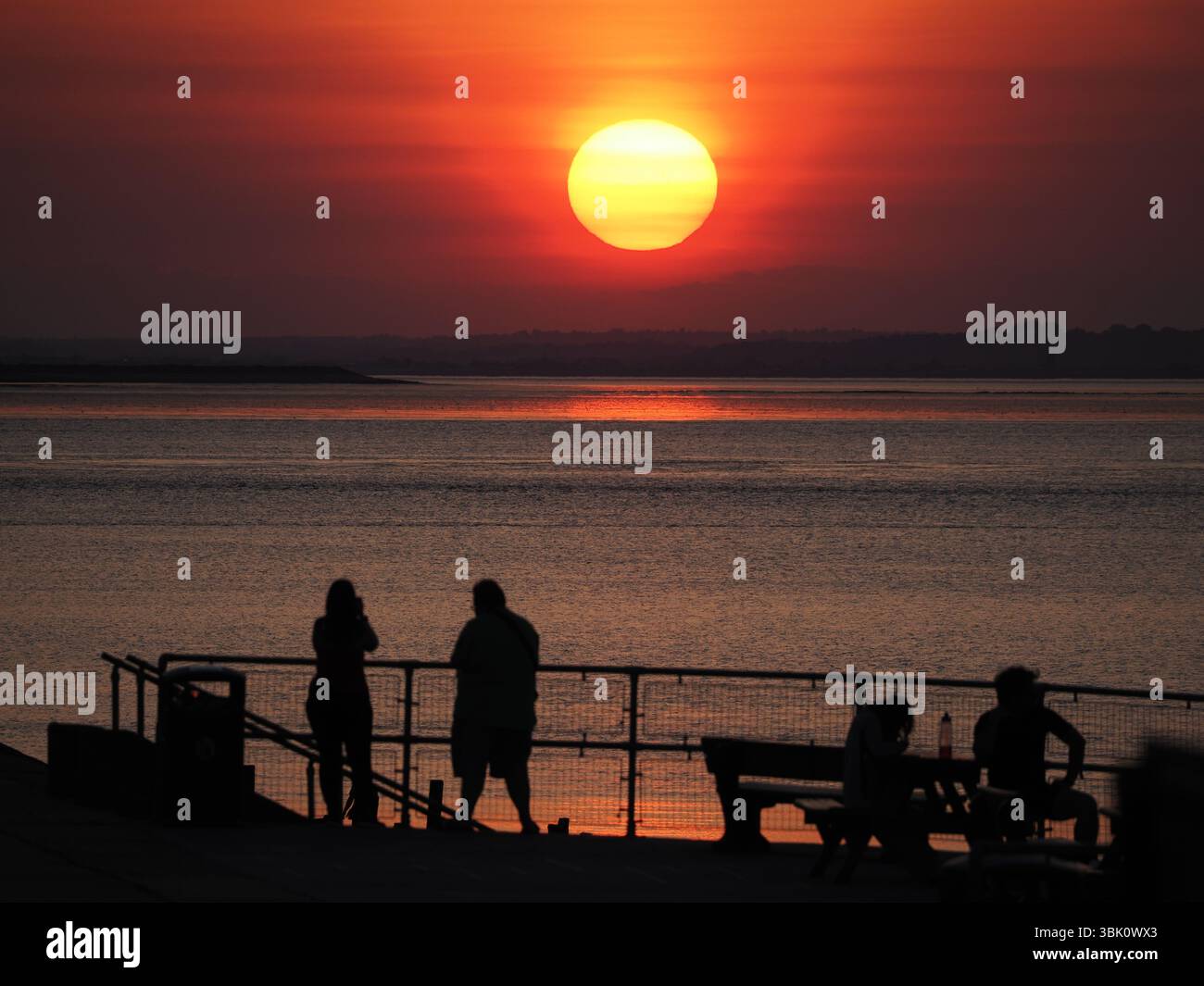Sheerness, Kent, UK. 17th June, 2025. UK Weather: stunning sunset in ...