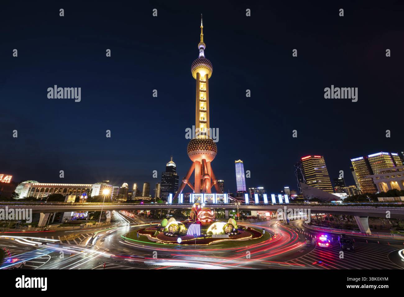 Pearl Tower, roundabout, sunset, evening light, illuminated, Pudong ...