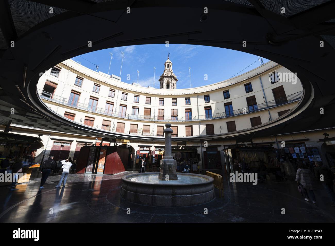 VALENCIA, SPAIN - FEBRUARY 7, 2025: Courtyard Piazza Redondo Stock ...
