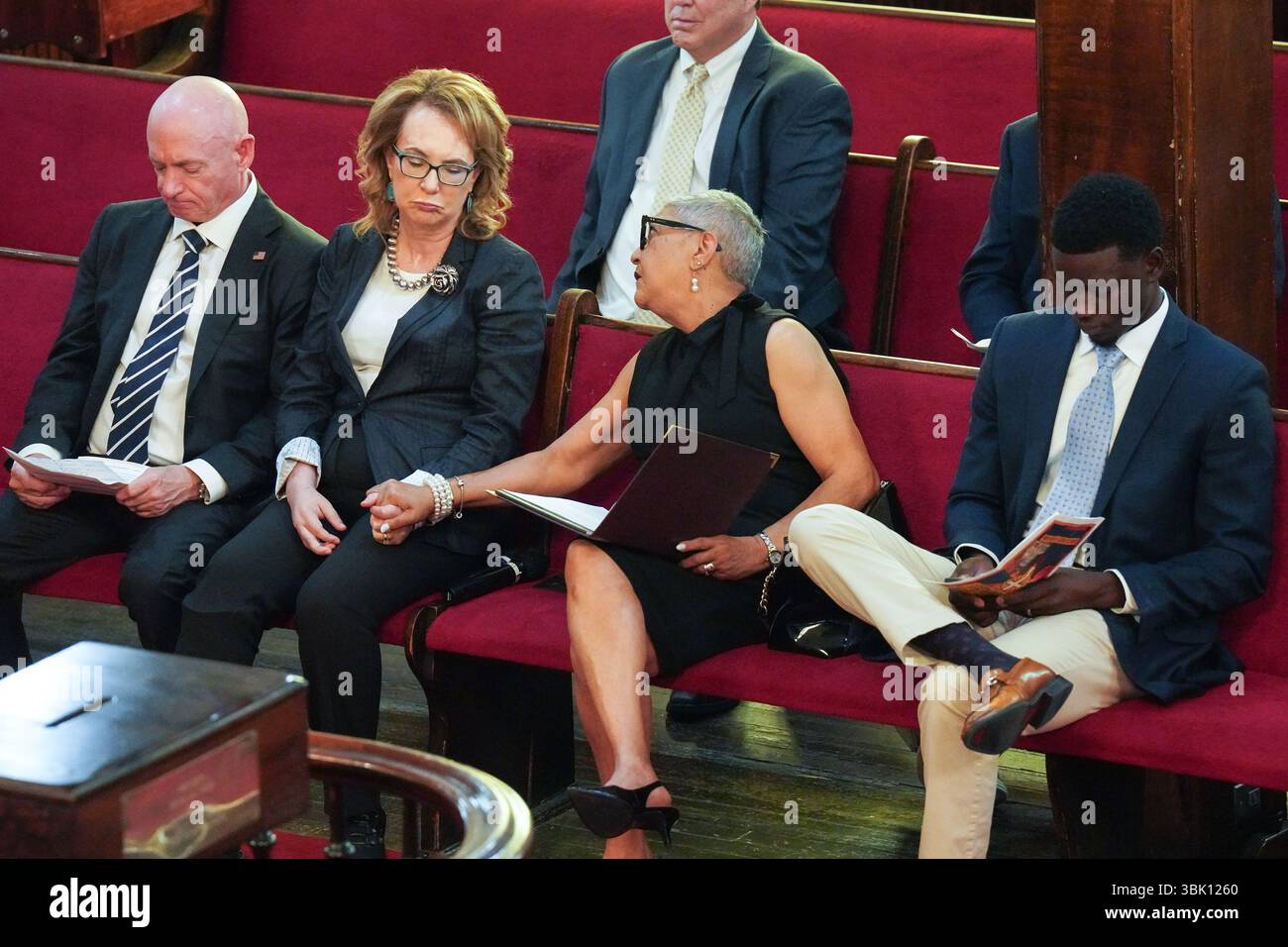 Mark kelly gabby giffords hi-res stock photography and images - Alamy