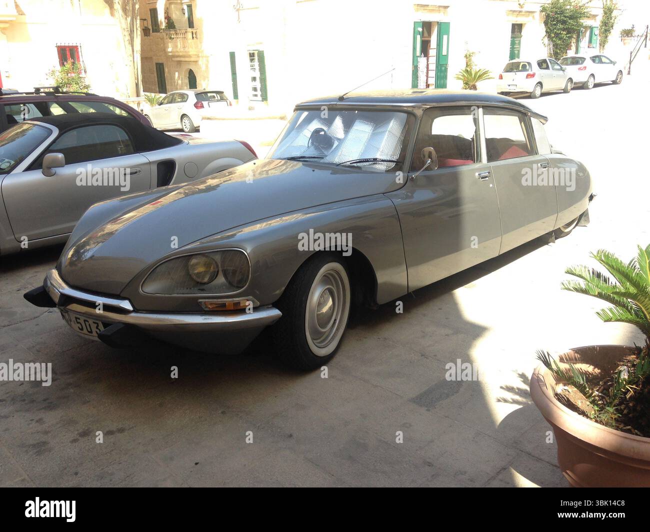 A classic Citroën DS with its iconic curves and hydraulic suspension ...