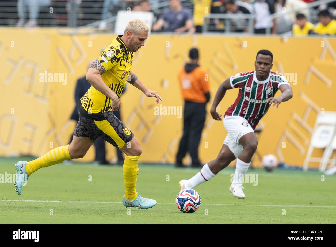 East Rutherford, NJ, June 17, 2025: Niklas Sule (25) of Borussia ...