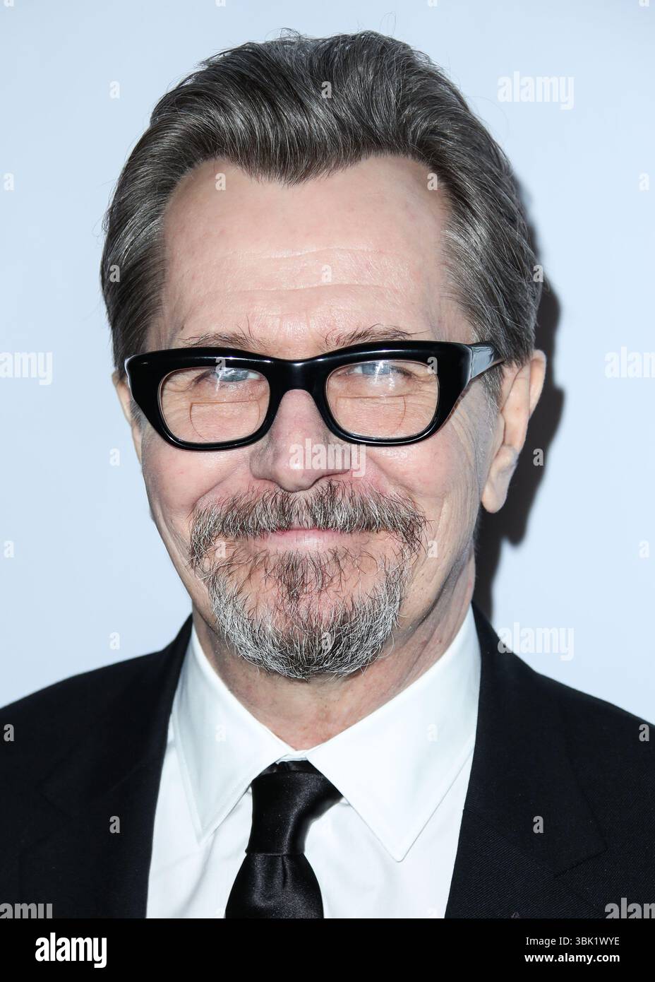 Gary oldman knighthood award hi-res stock photography and images - Alamy
