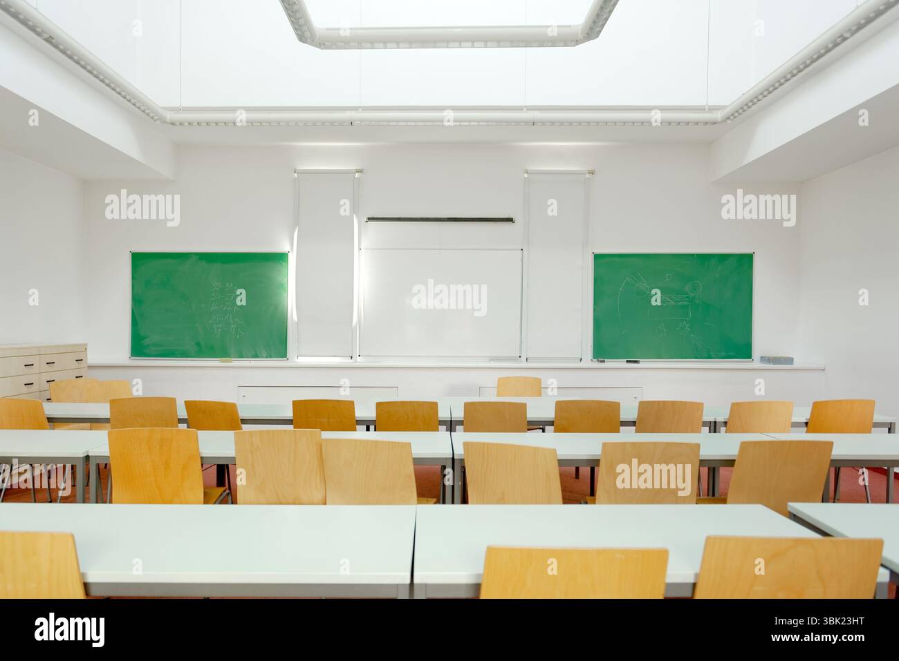 Bright modern science classroom hi-res stock photography and images - Alamy