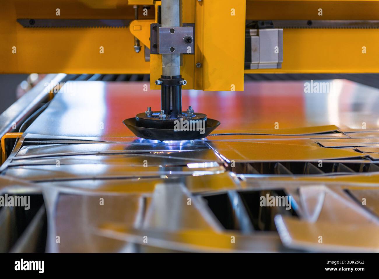 Laser plasma robotic welding machine hi-res stock photography and ...