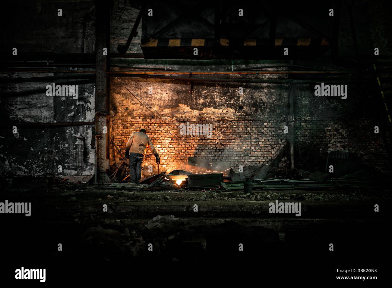 Welding metal sparks hi-res stock photography and images - Alamy