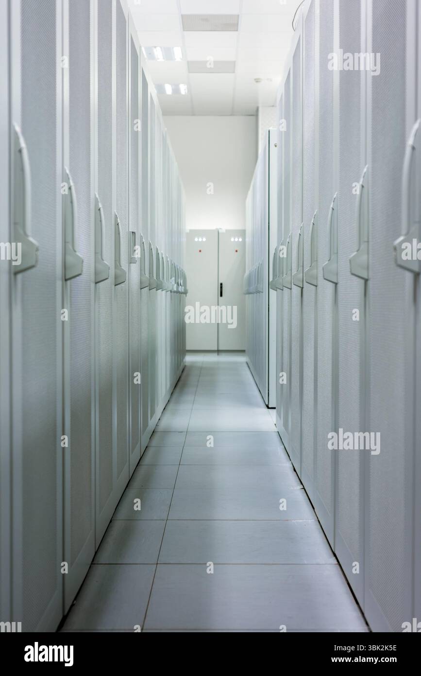 Networking servers hi-res stock photography and images - Alamy
