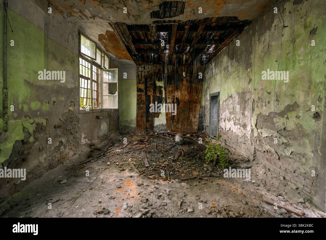 Dark damaged room interior with bad rooftop Stock Photo - Alamy