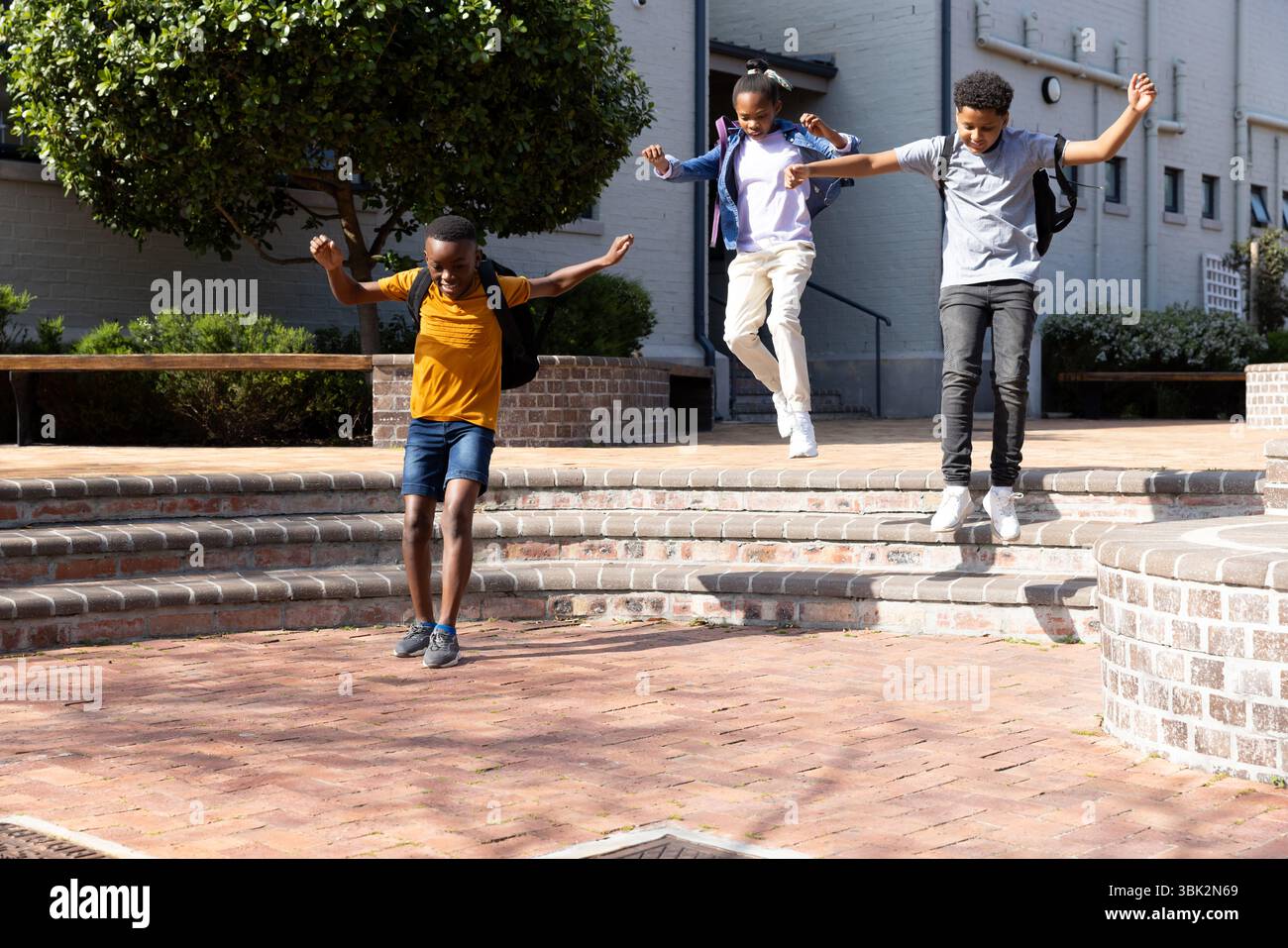 Indian school students friends group hi-res stock photography and ...