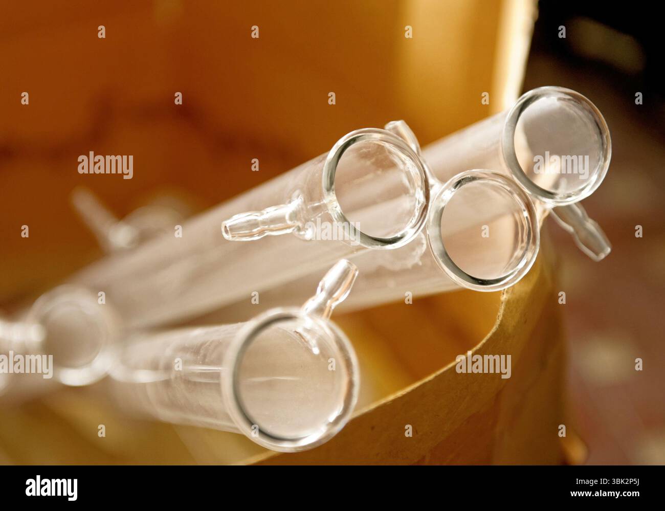 Transparent test tubes hi-res stock photography and images - Alamy