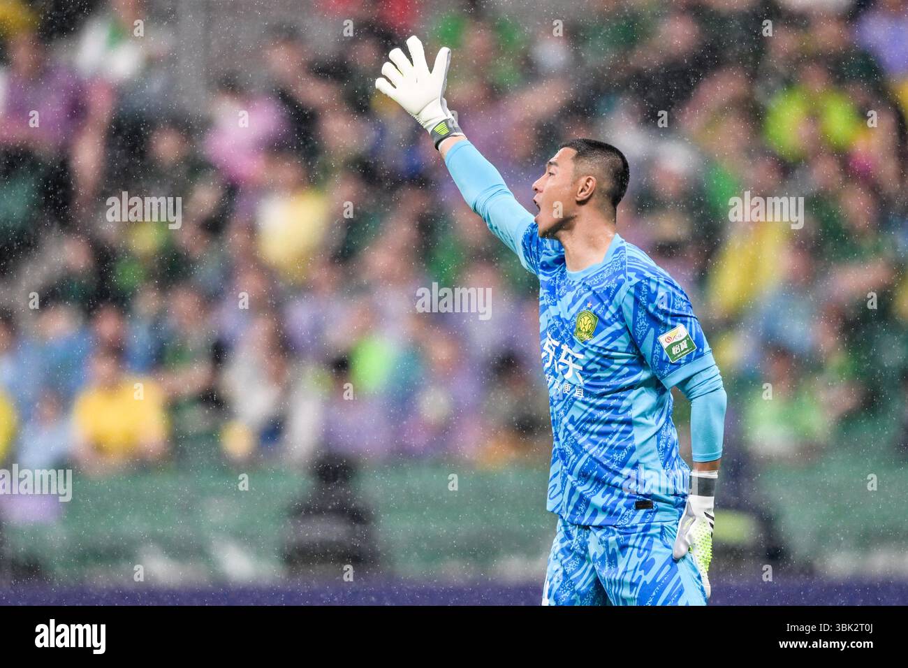 Beijing Guoan Football Club defeated Changchun Yatai Football Club with ...